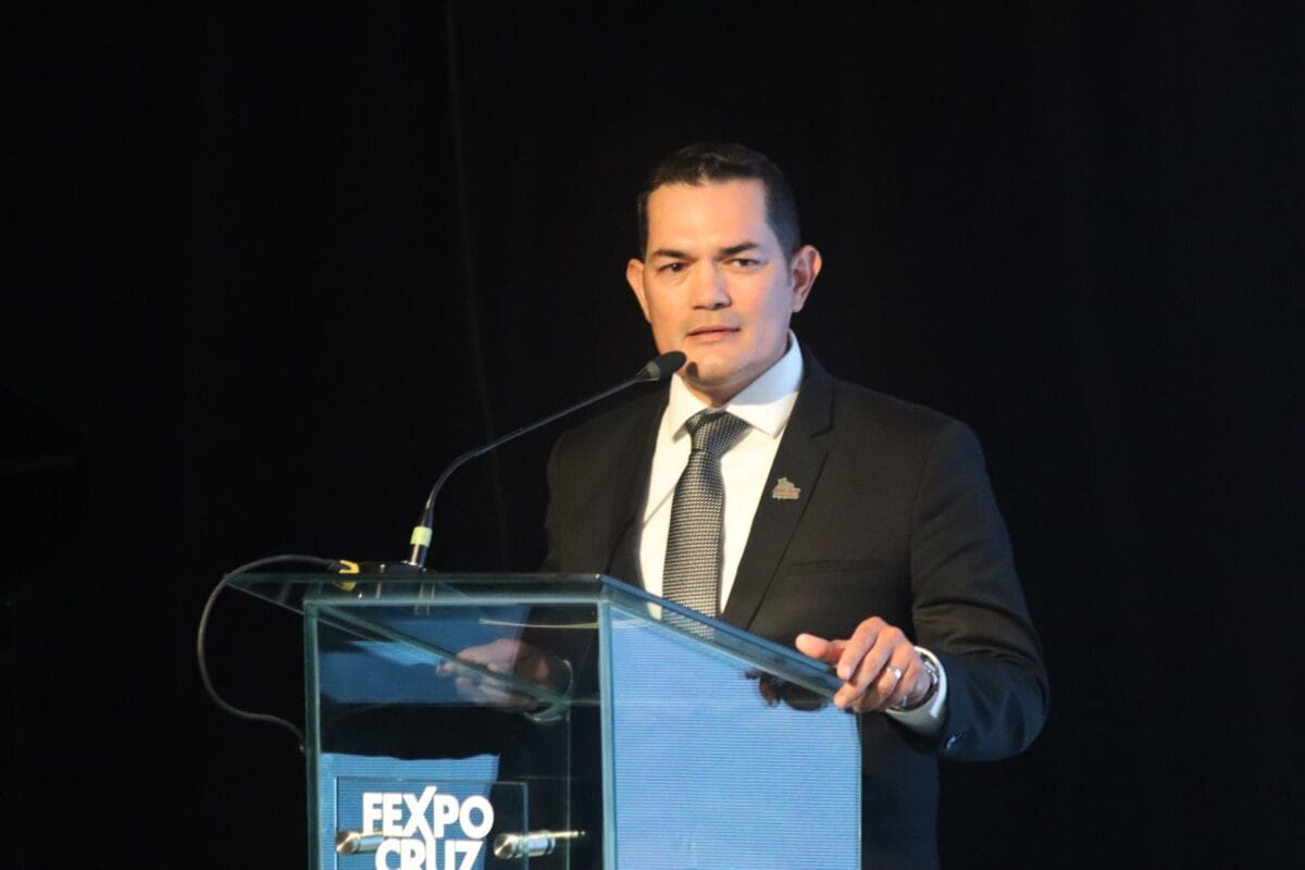 Abraham Nogales asume la presidencia de Anapo y plantea cuatro demandas ...